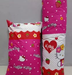 bantal hello kitty
